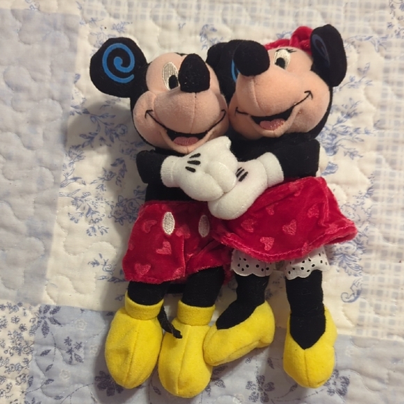 Disney | Accents | Hugging Mickey And Minnie Mouse | Poshmark